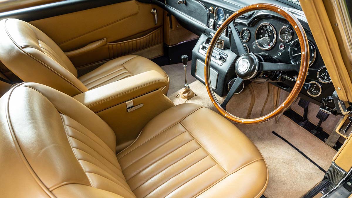 A LA VENTA EL ASTON MARTIN DB5 QUE PERTENECIÓ AL AGA KHAN ...